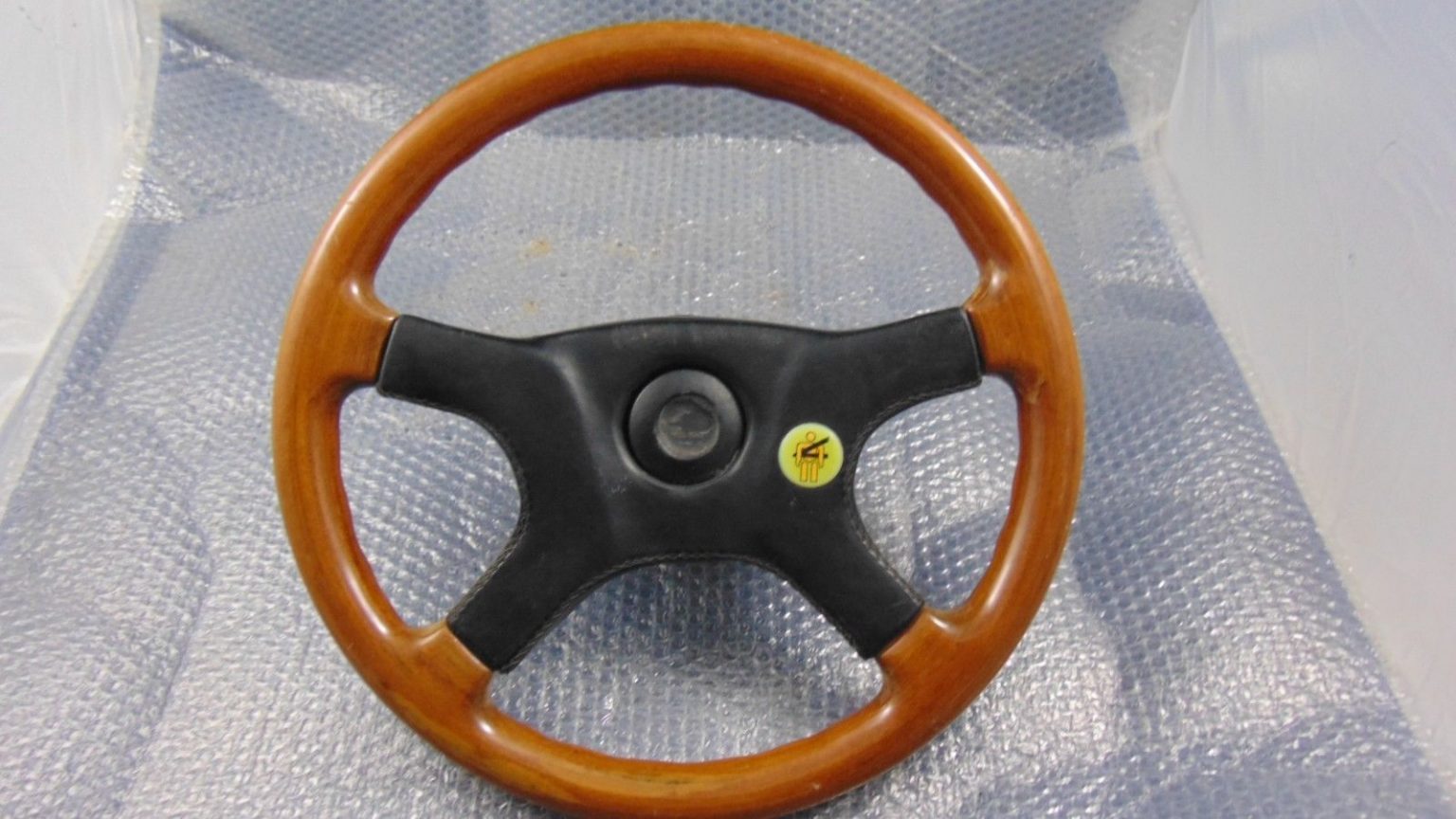 VOLANTE STERZO MOMO MADE IN ITALY IN RADICA COMPLETO DI MOZZO EPOCA 37. ...